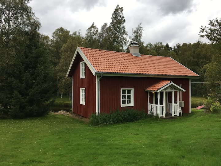 Cozy Cottage By The River - Mullsjö