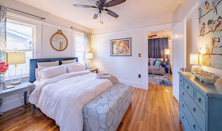 Warm 3 Bedroom Bungalow With Grand Piano - Fresno, CA