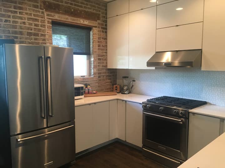 The Entire Flat-2 Full Baths! 
Forced Air-parking! - Rogers Park - Chicago