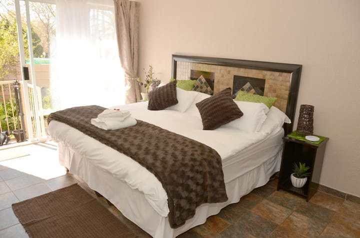 Ukarimu Guest House - Topaz Room - Klerksdorp