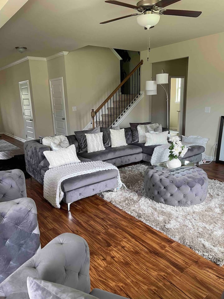 Luxurious 3 Bedroom Home , Cozy & Peaceful. - Conyers, GA