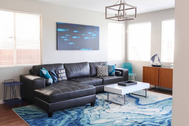 Luxury Retreat: Pool & Hot Tub – 5 Min To Strip! - Henderson, NV