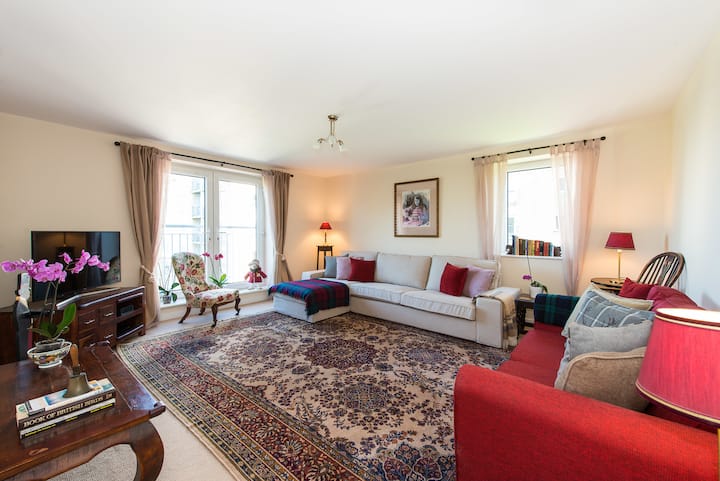 Spacious,  Bright & Quiet Home W/balcony & Parking - Edinburgh