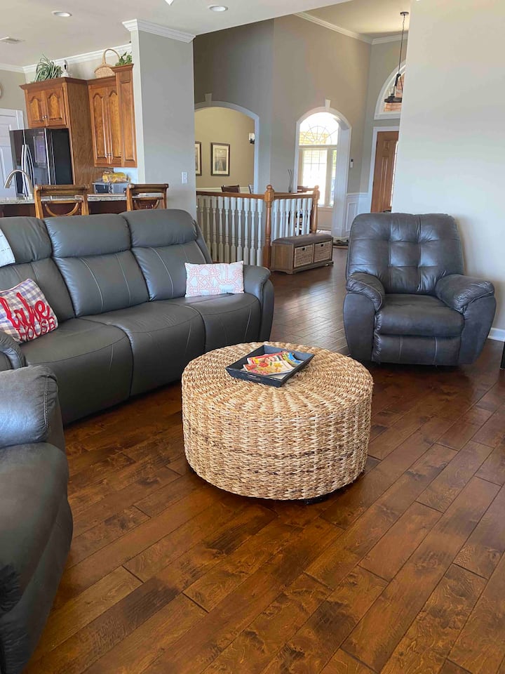 Lakeside Retreat Entire House, Pool, Kayaks - Lake Greenwood, SC