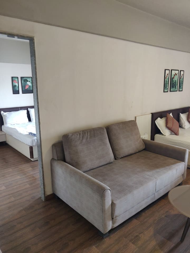 Vhhs Double Bedroom Studio Apartment Airport Road - Surat