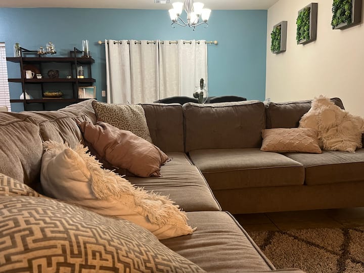 Stylish 4br House Near Dtphx & Airport! - Phoenix, AZ