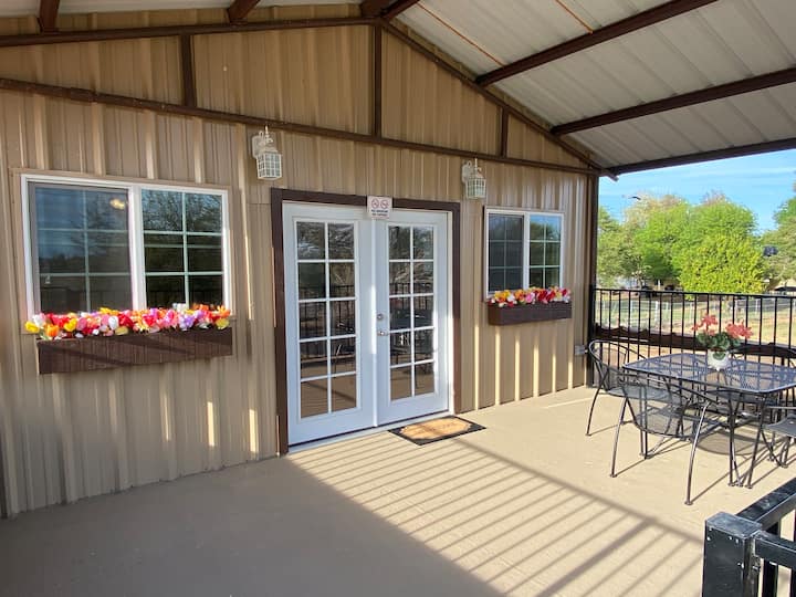 Farm And Country Living - Glendale, AZ