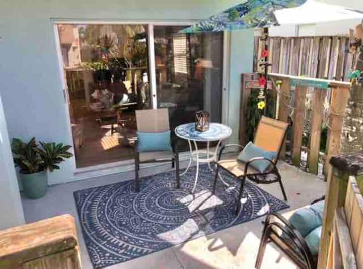 Condo Steps To The Ocean! Pool, Private Patio - Cape Canaveral, FL