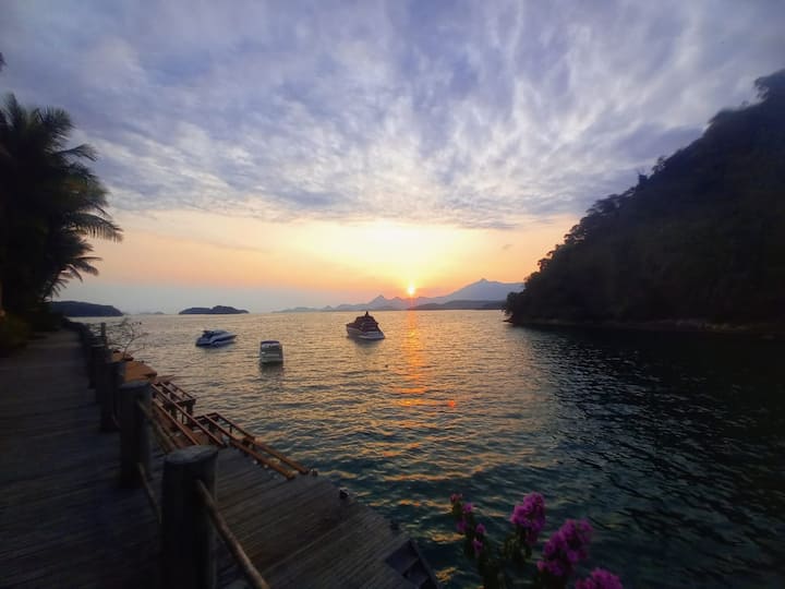 Casa Debruçada No Mar Com Poita E Deck De Apoio - Angra dos Reis