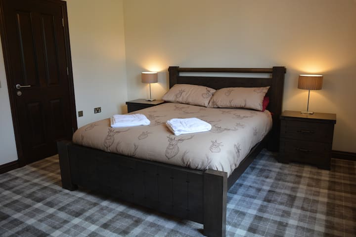 King Room With En-suite 2 - Fort Augustus