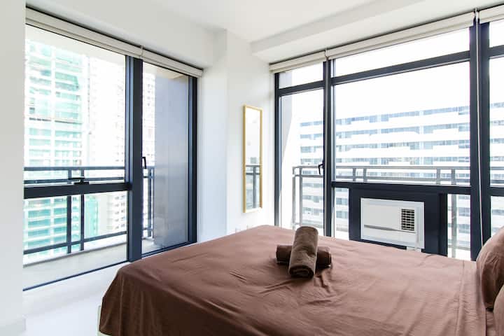 Corner View Suite At The Gramercy! Super Bright! - Makati