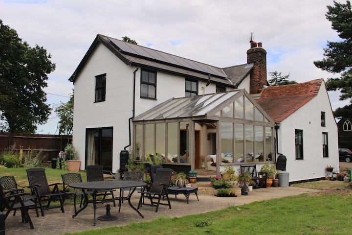 Cosy Rustic Rural House Near Coast - Mersea Island