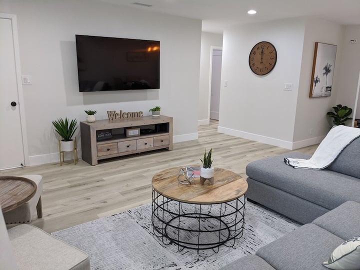 Brand New, Private, Stylish  & Nice Patio - California