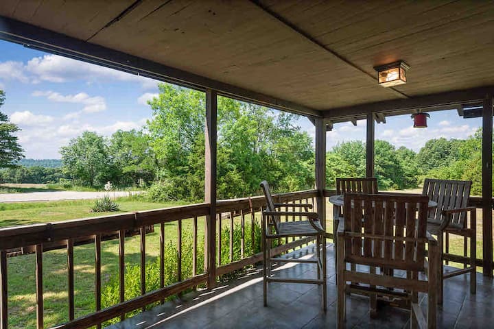 The Homestead Farm House - Jasper, AR