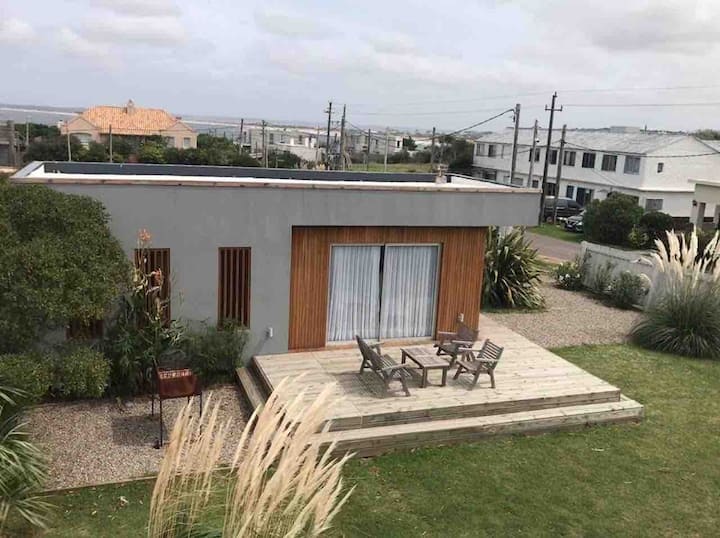 En La Plaza Del Pueblo De Jose Ignacio - Faro de José Ignacio