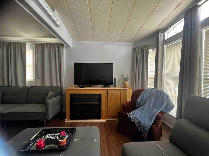 Tranquil Lakeside Retreat At 199 Wyldewood - Crystal Beach