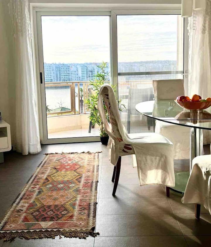 Seafront Apartment With Views Of St.julians - Malta