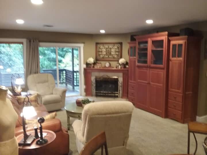 Craftsman Style Guest Suite (Private Entrance) - Silverton, OR