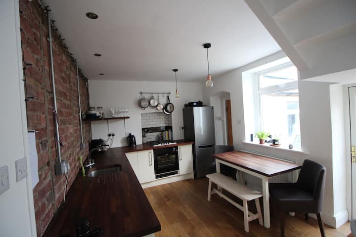 Beautiful Cosy 2 Bedroom Traditional House - Cork