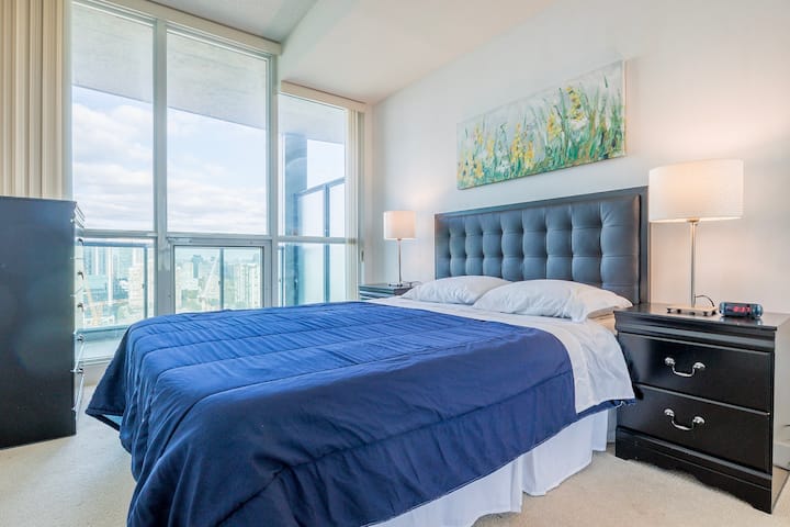 Professionally Managed 2br Condo Square One G21 - Mississauga