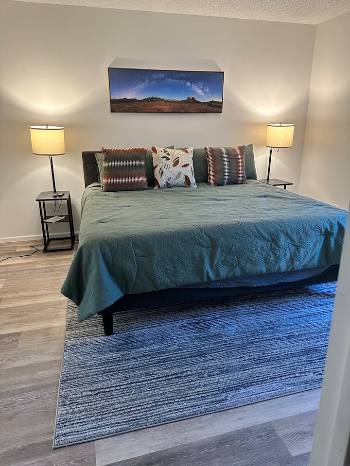 Dowtown Midland King Apartment - Midland, TX