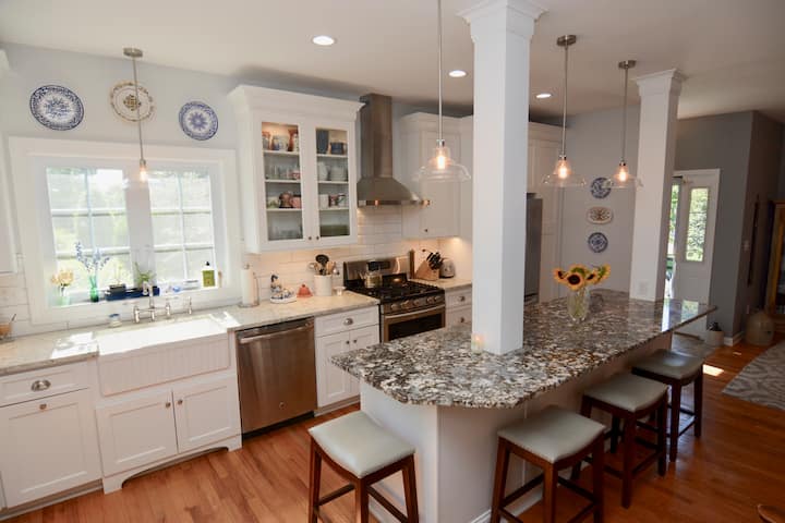 Saratoga Lake Near Downtown & Racetrack - Saratoga Springs, NY