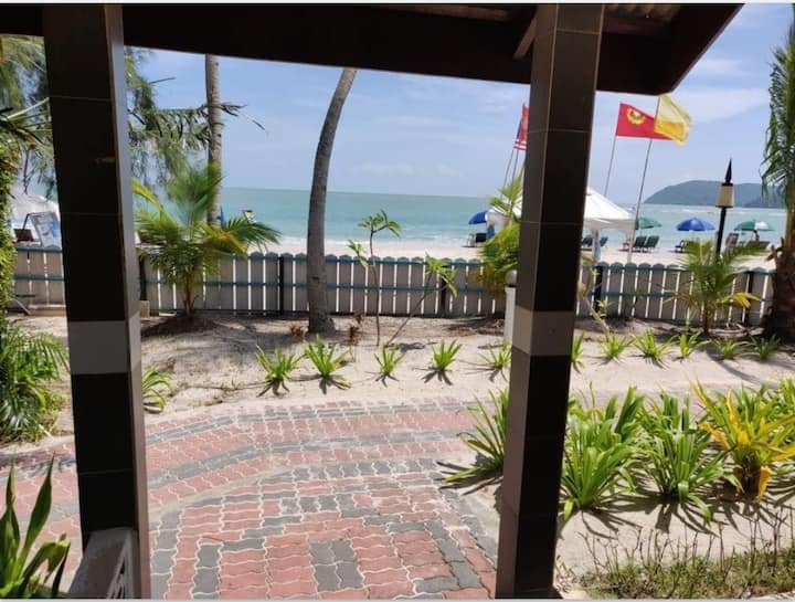 Breakfast & Seaview #1 Chalet(3-4pax) Cenang Beach - Pantai Cenang