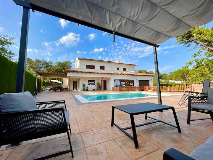 Amplia Villa Con Piscina De Agua Salina - Alcalá la Real