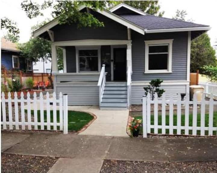Maple Street Bungalow In Historic Albany, Oregon - Albany, OR