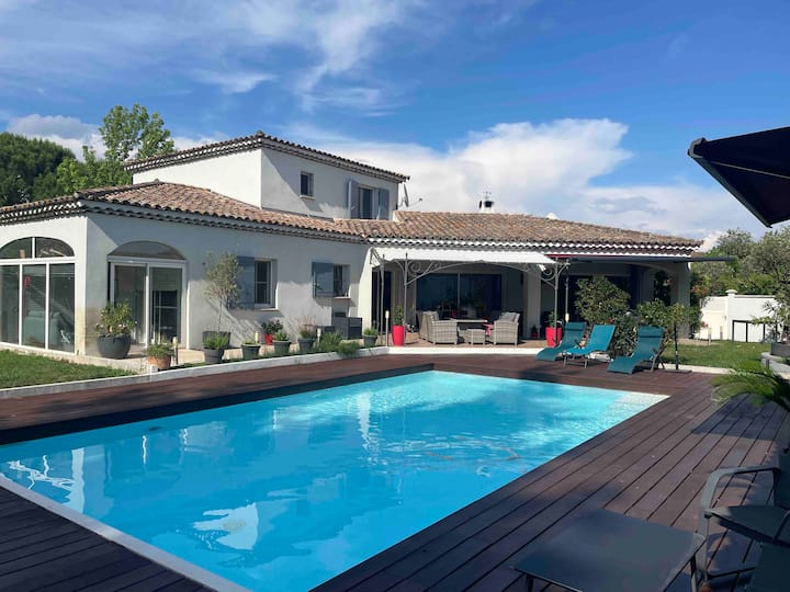 Maison Avec Piscine à Proximité D'avignon - Vaucluse