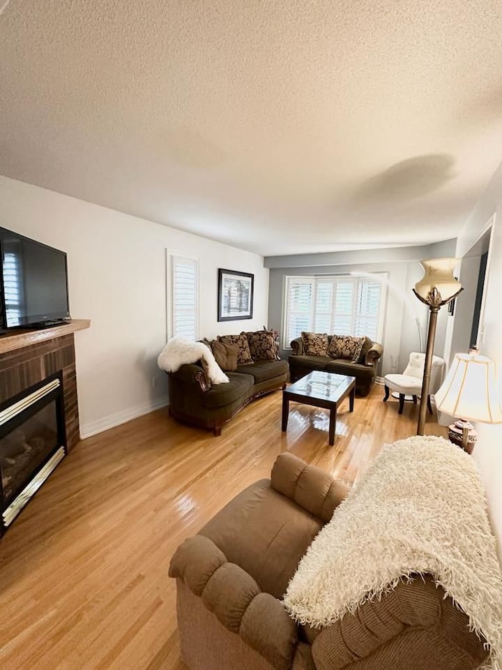 Cozy Entire Home By Rouge Valley - 4beds, 2.5baths - Pickering
