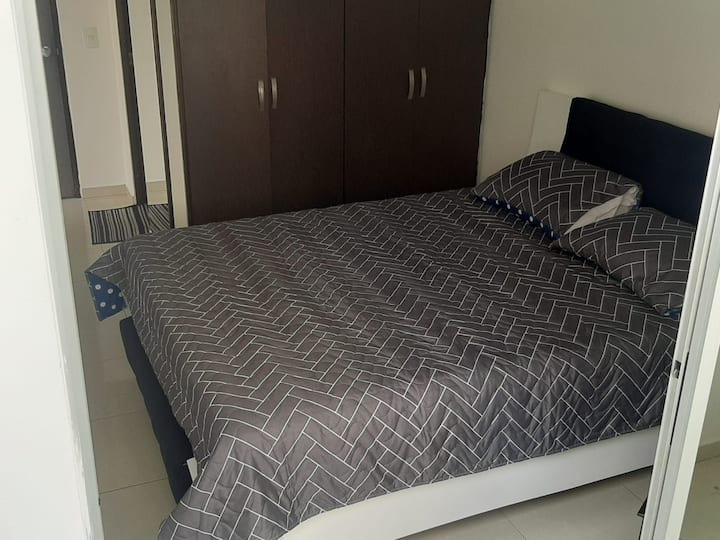 Hermoso Apartamento Amoblado Con Balcon  Exterior Iluminado Ventilado Asensor Piscina Zona Turco Vigilancia  24 Horas Parqueadero Privado Tercer Piso, Esta Ubicado  En El Centro De Bucaramanga Central A Todo Como Nuevo Edificio Viterra - Bucaramanga