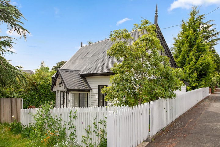 Gatehouse On Stoke - Hobart