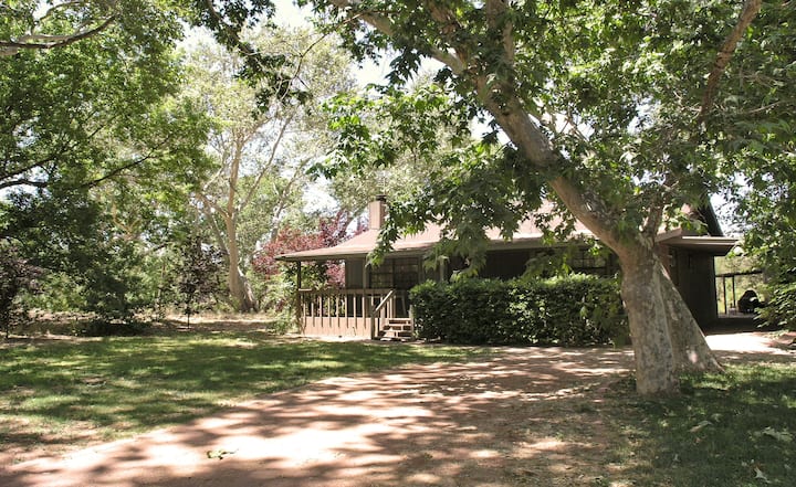 Adorable Cottage Under The Trees At The Creek. - Sedona, AZ
