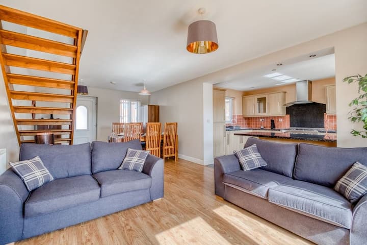 Moorland House 2 Bed - 러프버러