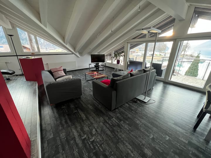 Dachwohnung Mit Balkon Am Brienzersee,  Brienz - Brienz
