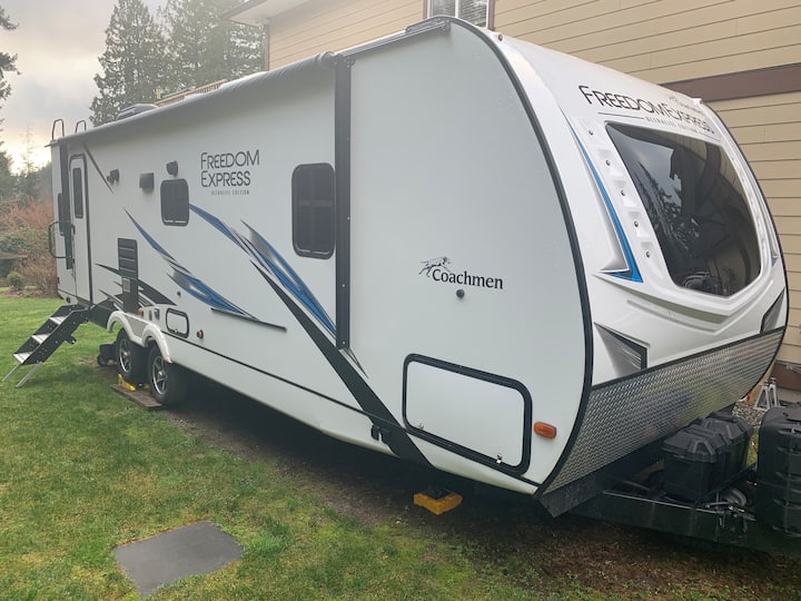 Large Rv: Quality Travel Trailer - Gibsons