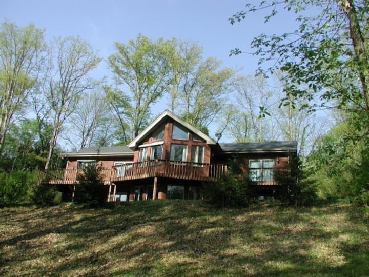 Two Bedrooms, Living Room And Kitchen. Private And Tranquil - Franklin, TN