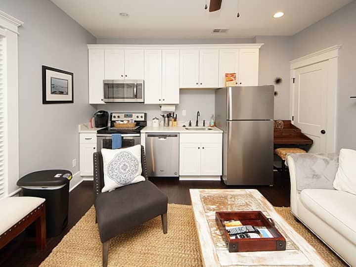 Downtown Guest House Getaway - Charleston, SC