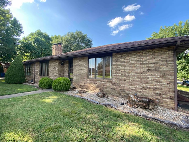 2bedrm /3full Bath Château W/garage & Game Room - Joplin, MO