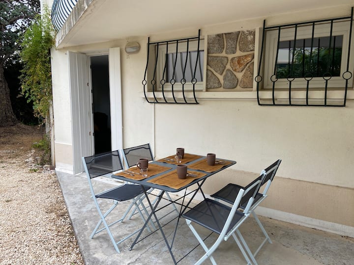 Un Moment De Pause à Pézenas - Montagnac