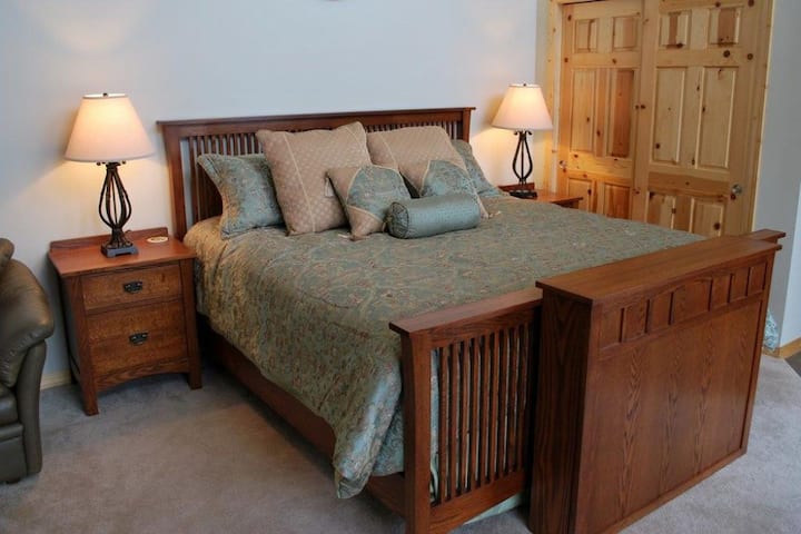 Cashmere Mtn. Bed & Breakfast - Tumwater Mtn. Room - Leavenworth, WA