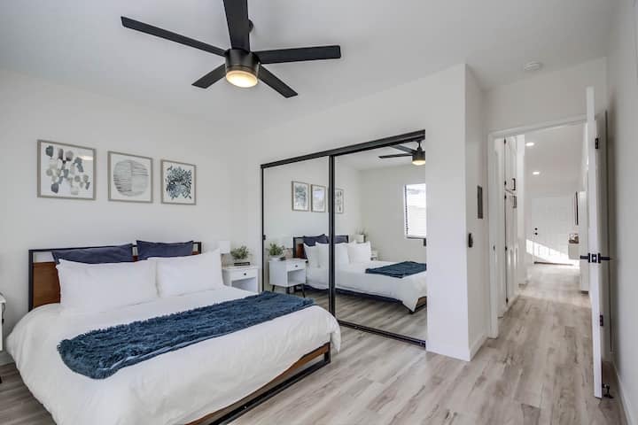 Modern & Comfy Apt Near It All + Parking! - San Diego, CA