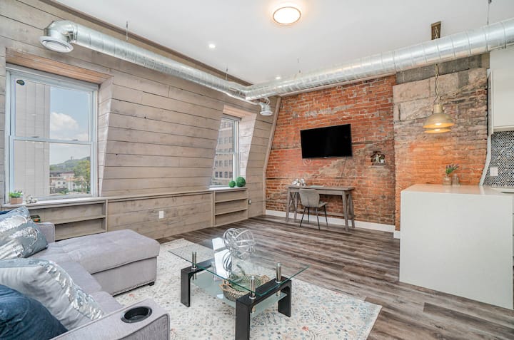Loft-style Apartment In The Heart Of Hamilton - Hamilton