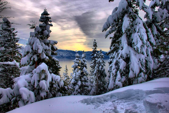 Lovely Lake Tahoe View + Large Deck - Incline Village, NV