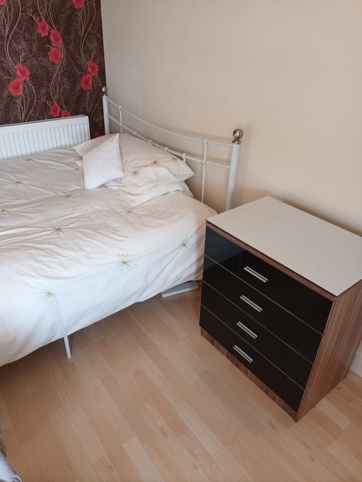 Double Bedroom Ilkley Town Centre - Skipton