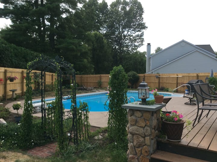 Georgian Victorian With In-ground Pool Saratoga! - Saratoga Springs, NY