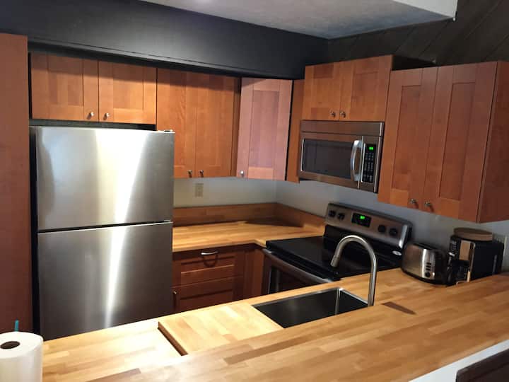 2bd/2ba Comfy Mountain Getaway, Jacuzzi, Garage - Mammoth Mountain, CA