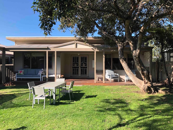Ocean Groove - 5 Bed Beach House - Ocean Grove