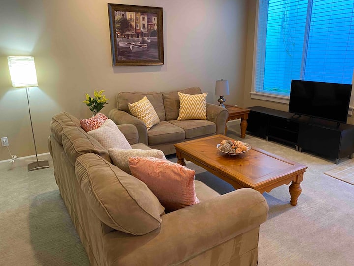 Entire Modern 2br Apartment In Downtown Kirkland - Redmond, WA